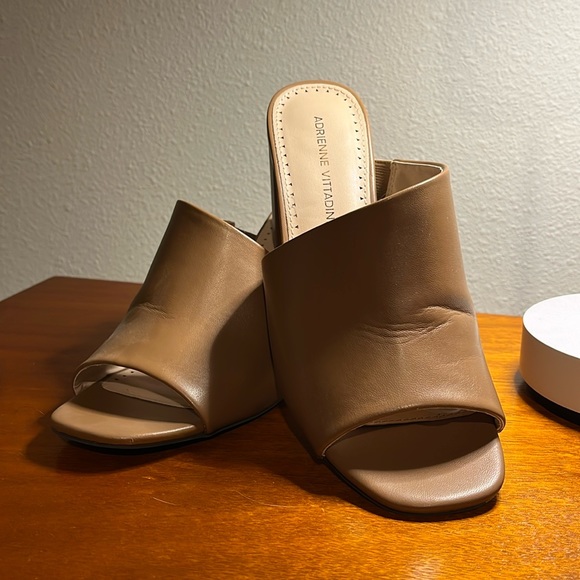 Adrienne Vittadini | Shoes | Adrianne Vittadini 7 2 Tan Block Heel Mule ...
